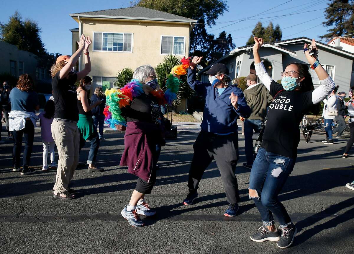 Outside Kamala Harris’ childhood home in Berkeley, an impromptu dance ...