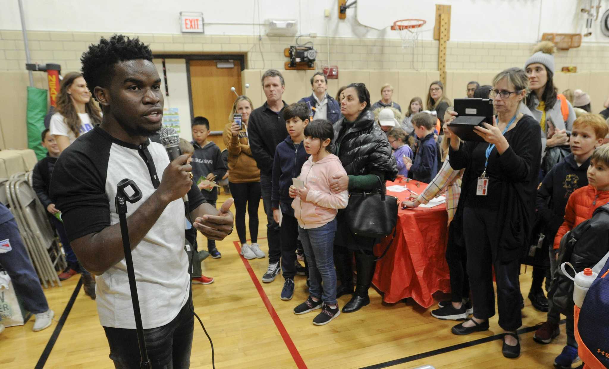 Riverside School rallies to bring ‘Holidays for Haiti’