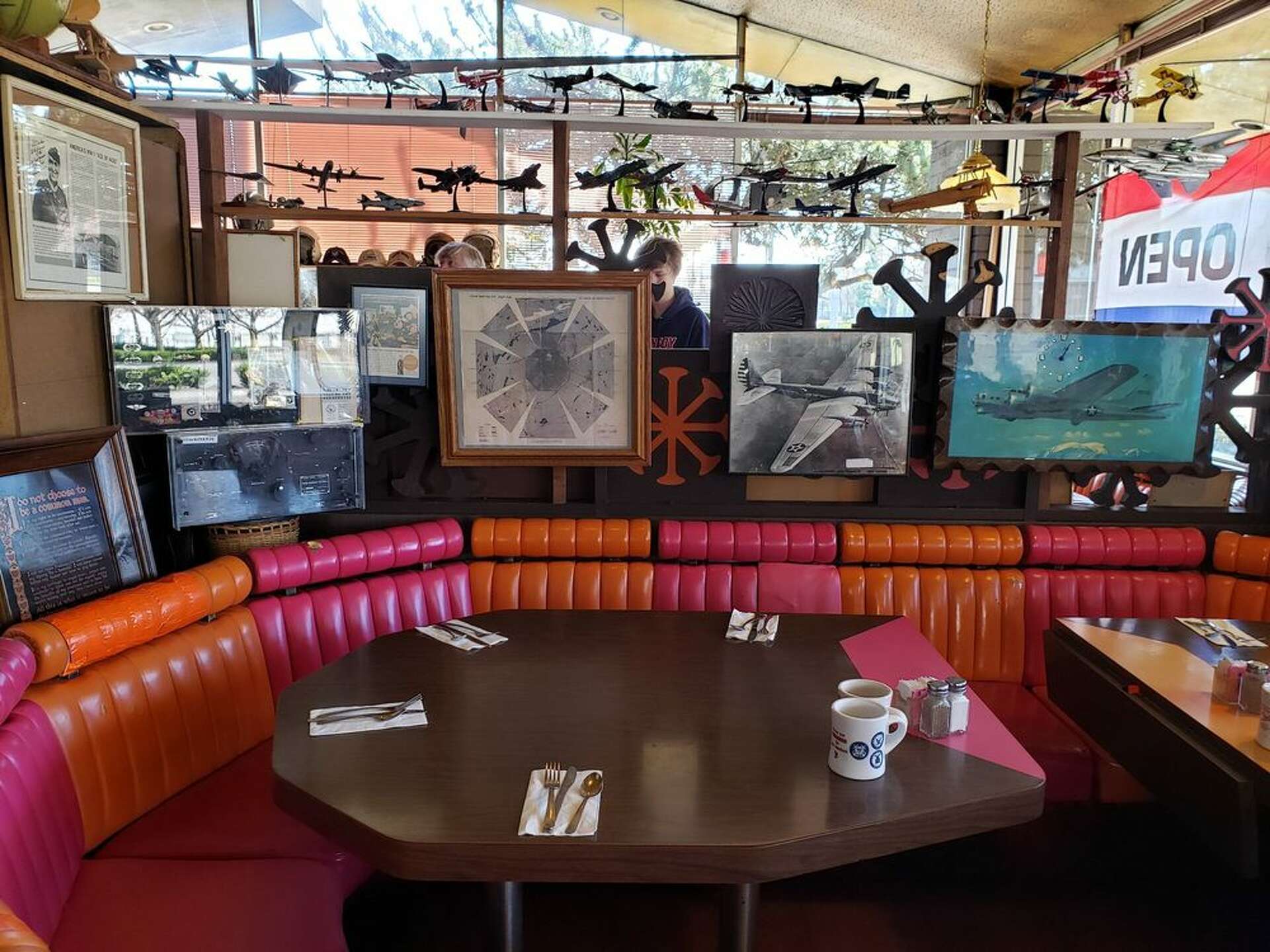 After almost 40 years, Tukwila's iconic 24-hour Randy's Restaurant to ...