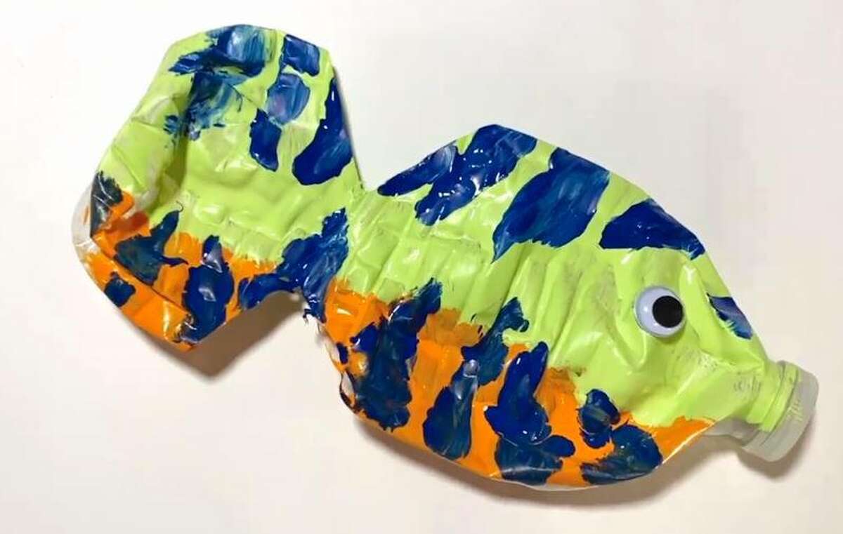 Kids craft lesson from San Antonio Zoo to make a water bottle fish