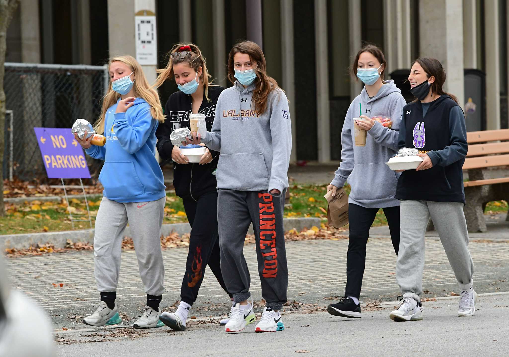 Should college students come home for Thanksgiving? Experts say no