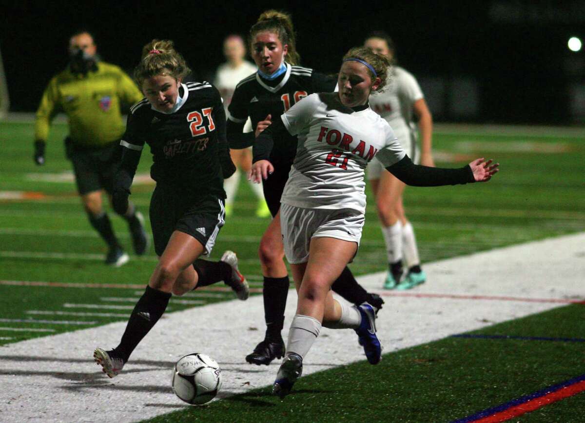 Shelton rolls past Foran in SCC Division A girls soccer final