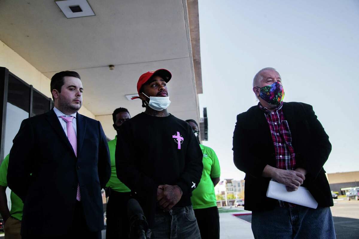 Constable supervisor accused in federal lawsuit of choking, illegally ...