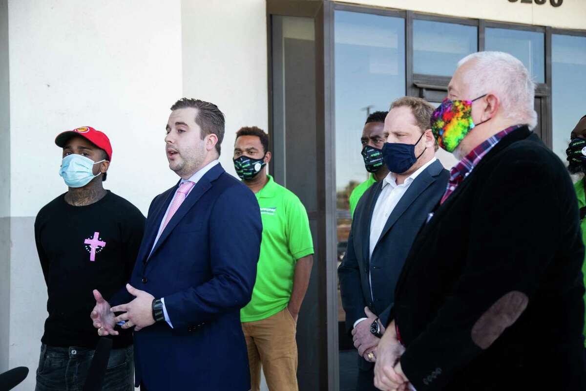 Constable supervisor accused in federal lawsuit of choking, illegally ...