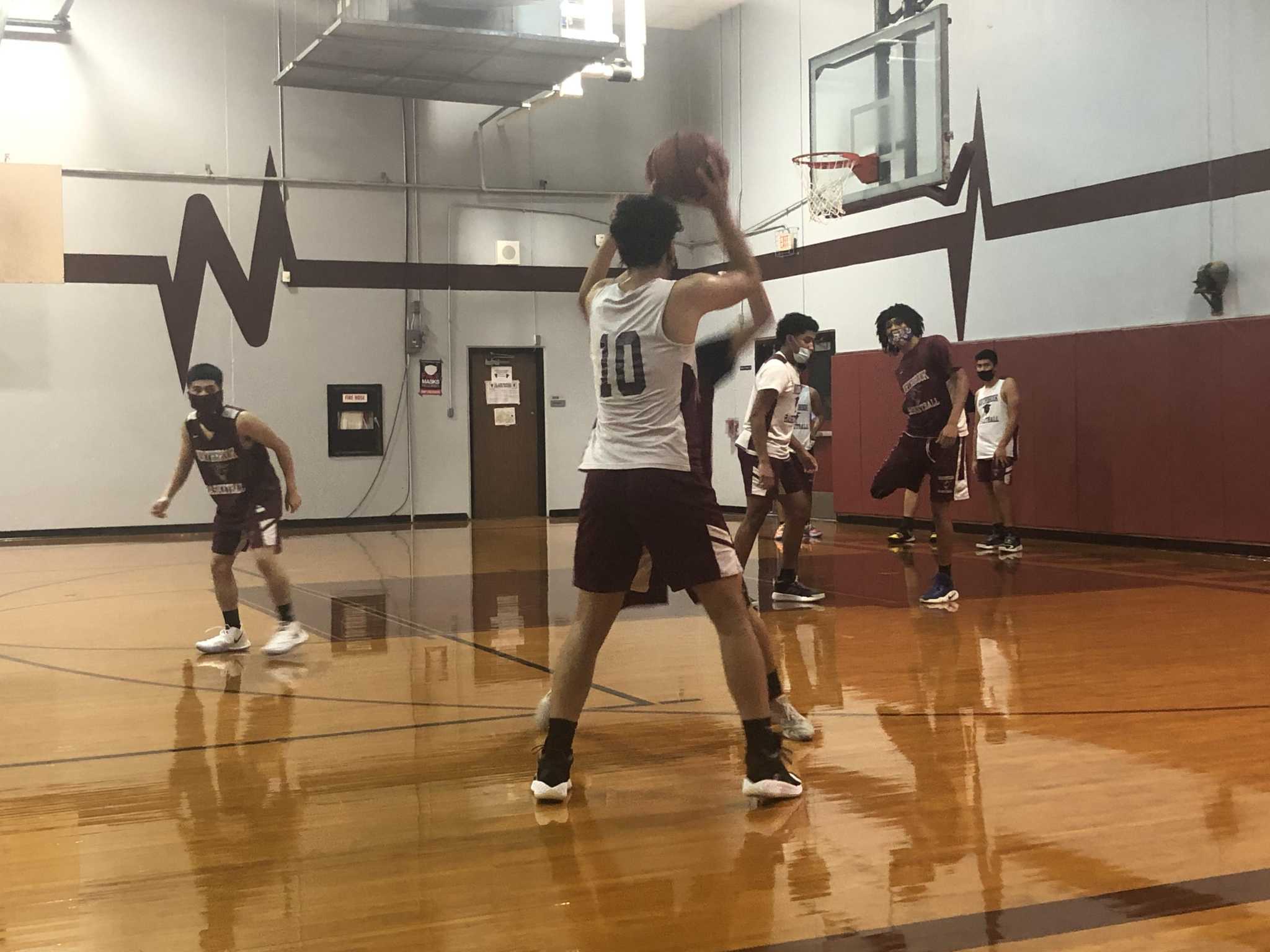 Boys basketball: Raiders look to surprise after winless season