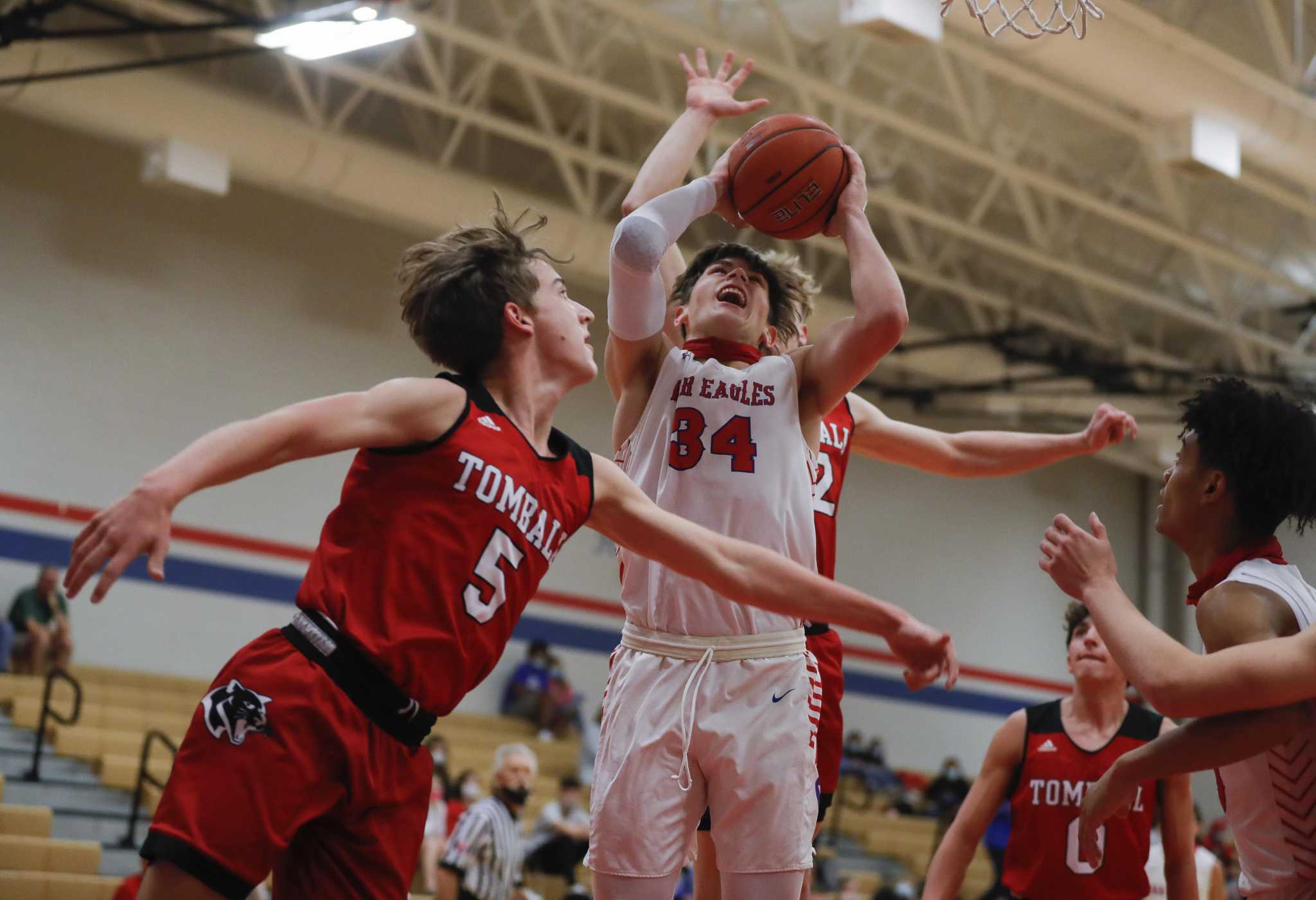 BOYS HOOPS: Tomball uses strong second half to top Oak Ridge