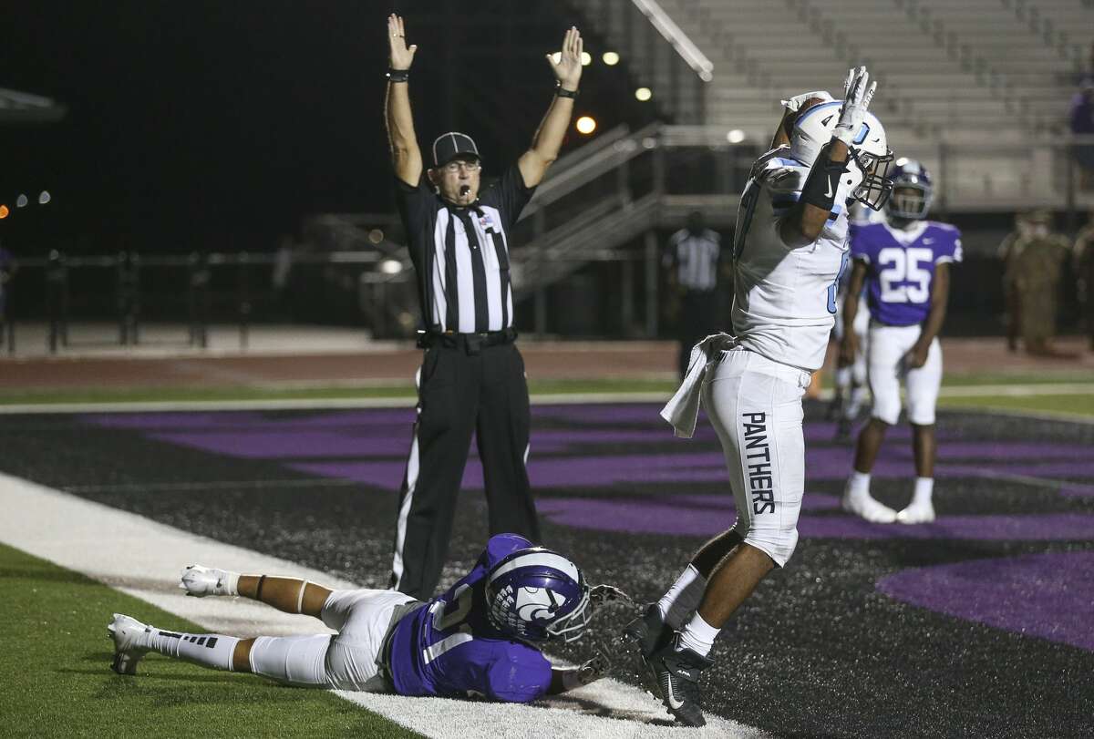 Katy Paetow defeats Angleton to secure playoff spot