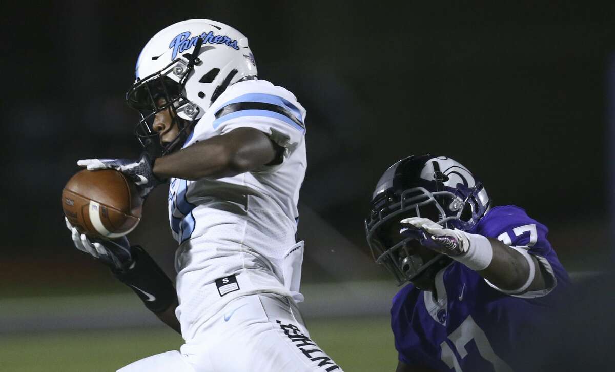 Katy Paetow defeats Angleton to secure playoff spot