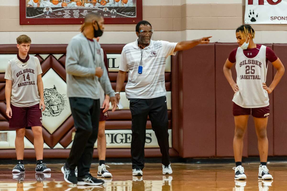 SE Texas basketball teams look to rebuild