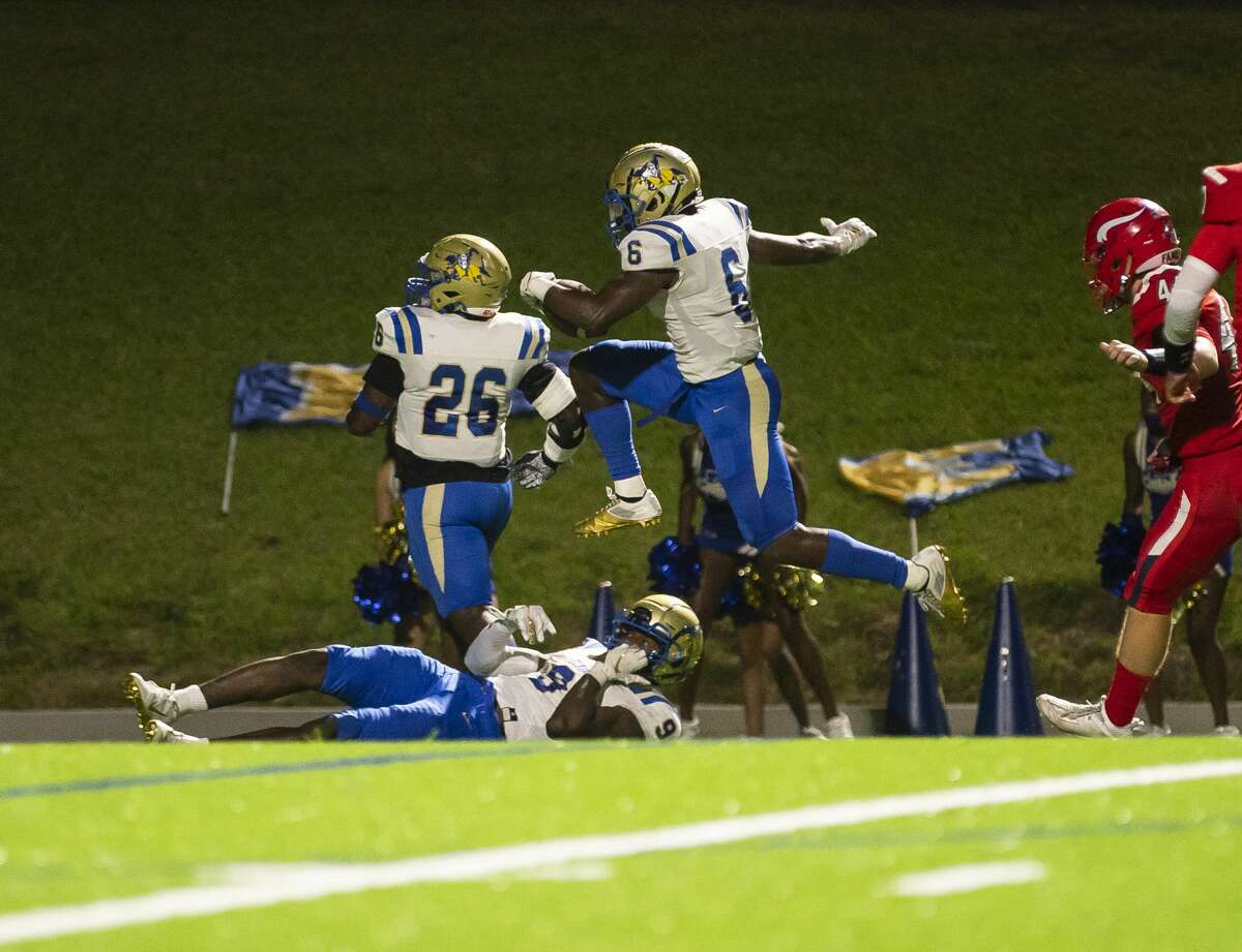 Elkins shuts out Dulles, clinches playoff spot