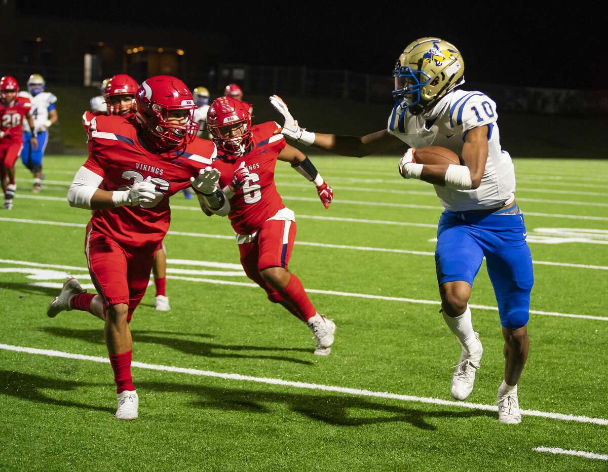 Elkins shuts out Dulles, clinches playoff spot