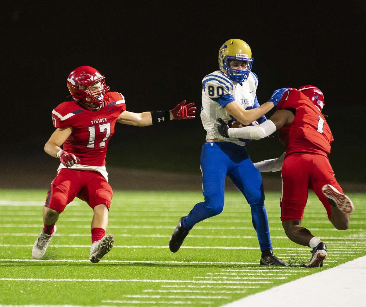 Elkins shuts out Dulles, clinches playoff spot