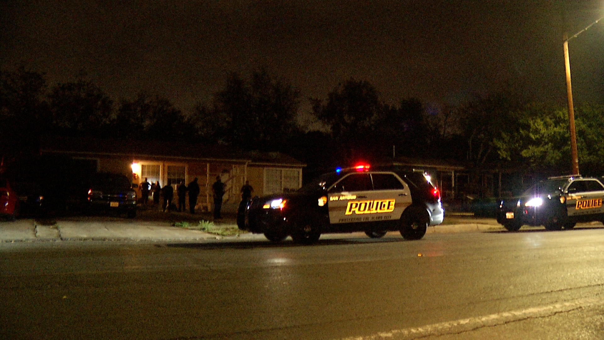 Police searching for suspects involved in Northwest Side home invasion