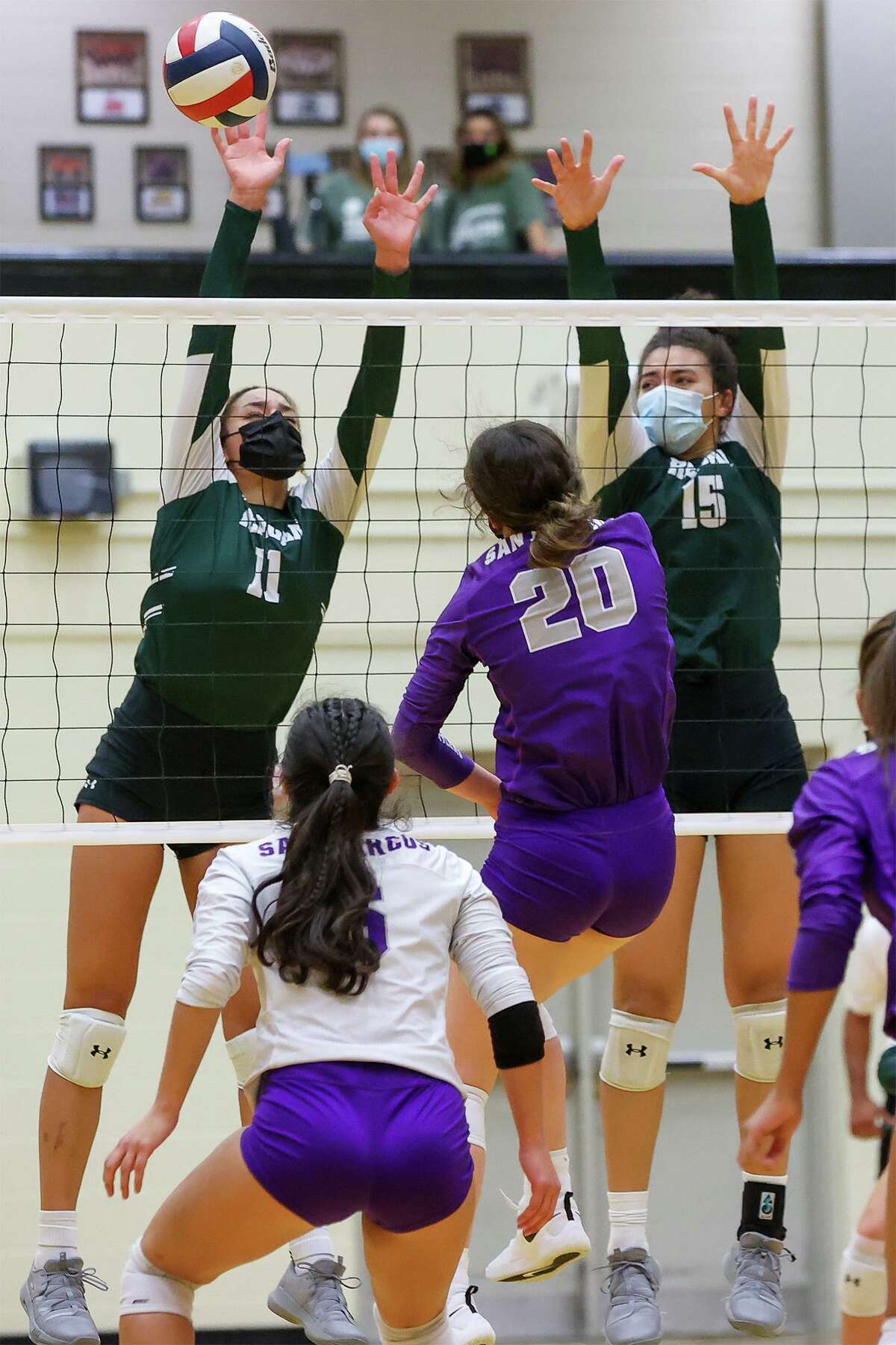 Reagan sweeps San Marcos to reach third round