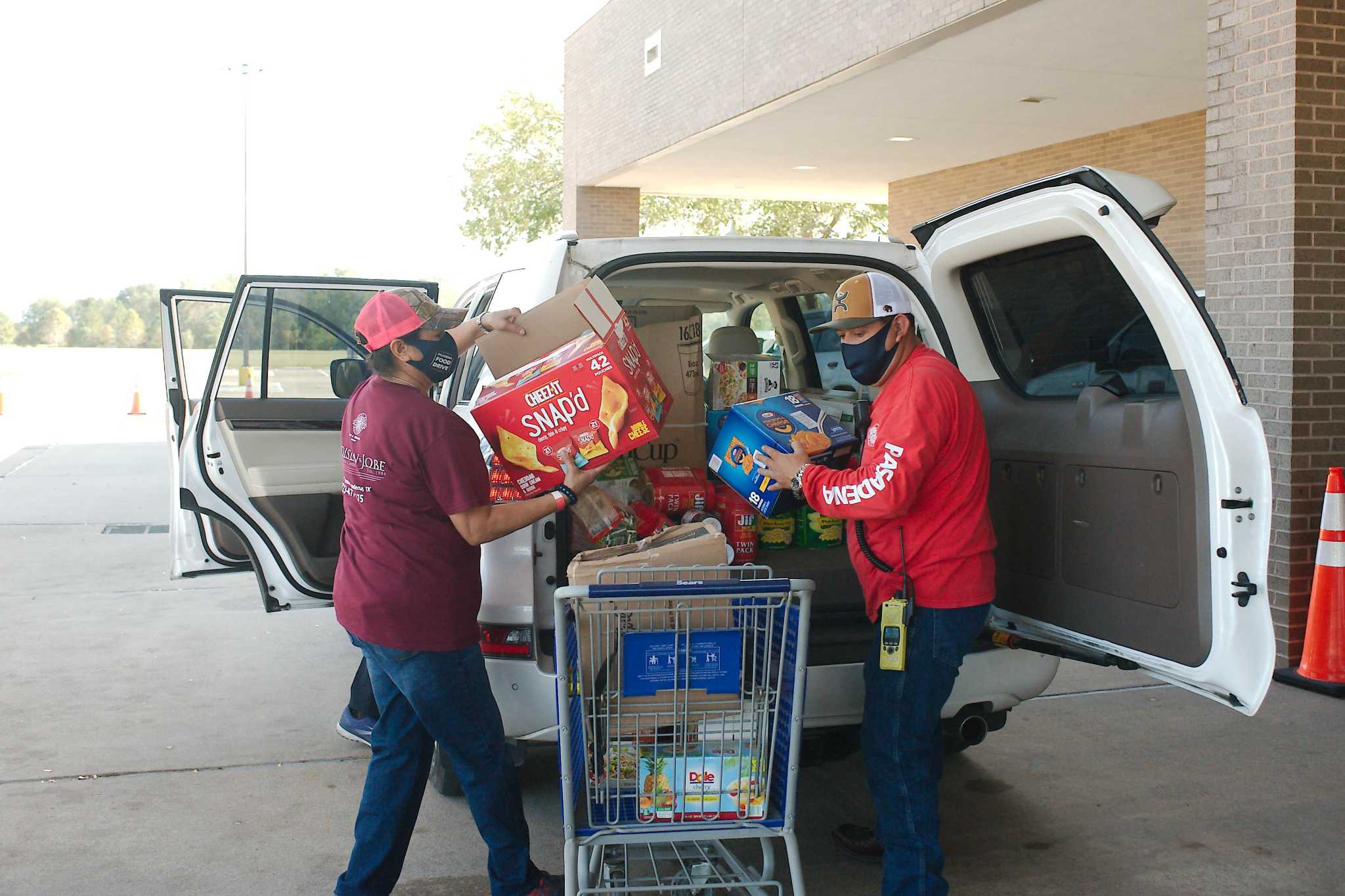 Pasadena drive garners more than 20 tons of food despite COVID Pasadena drive garners more than 20 tons of food despite COVID