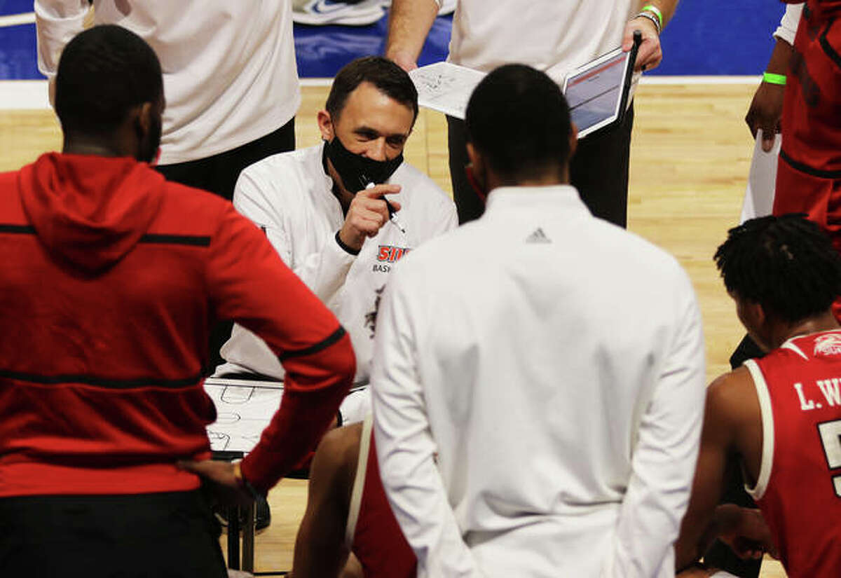 MEN’S BASKETBALL: Cougars come together with Thanksgiving in St. Louis