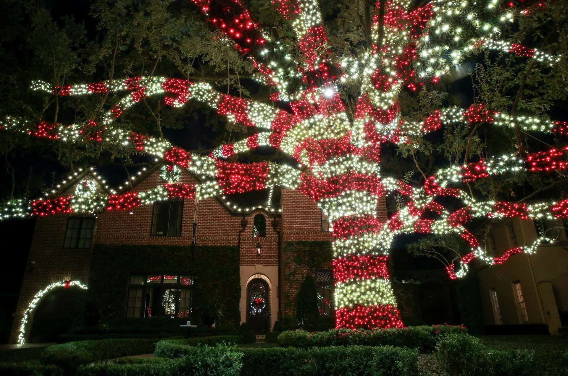 Best Neighborhoods For Christmas Lights