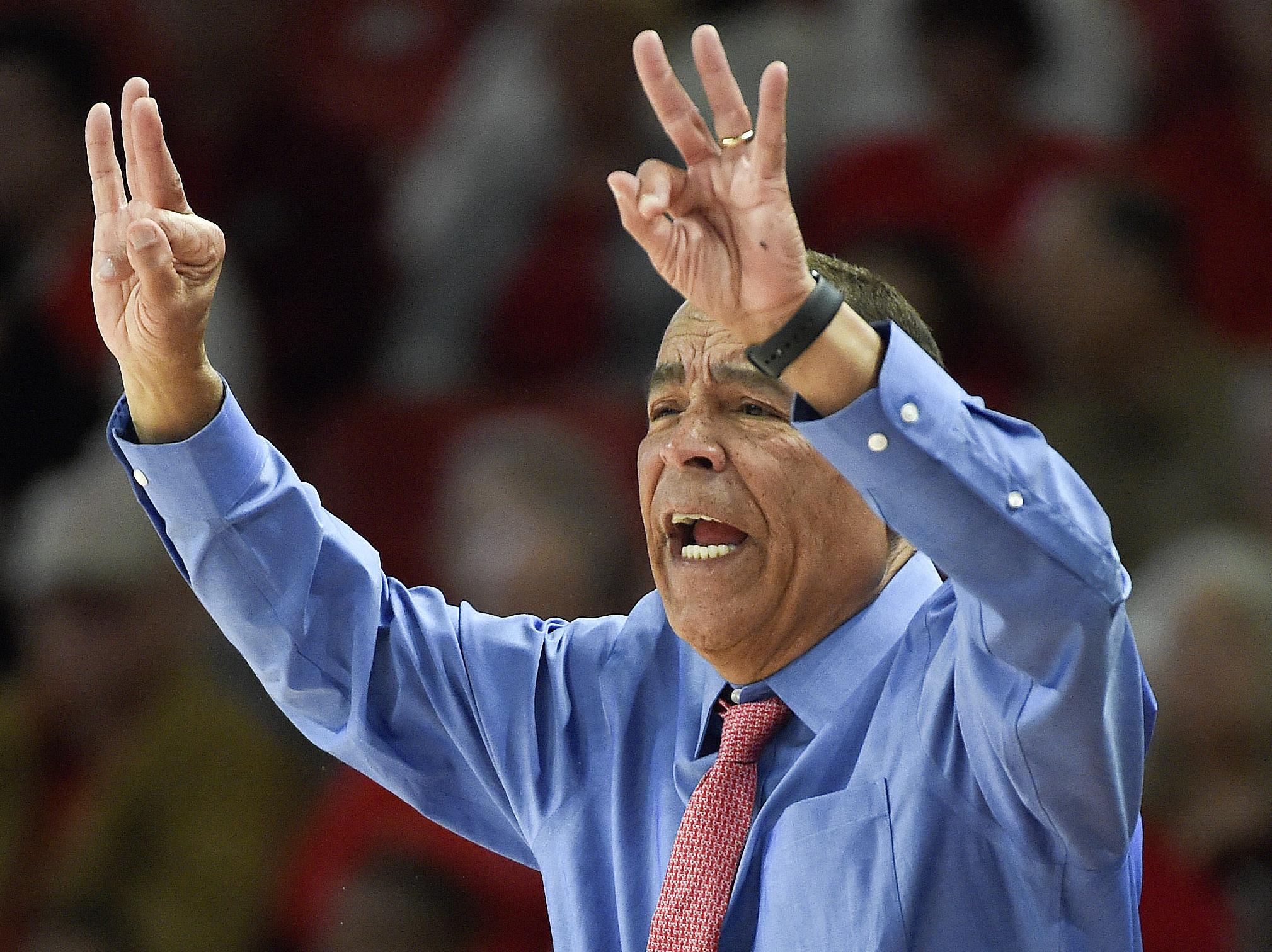 Solomon: ‘Choose between good and great,’ Kelvin Sampson tells UH players