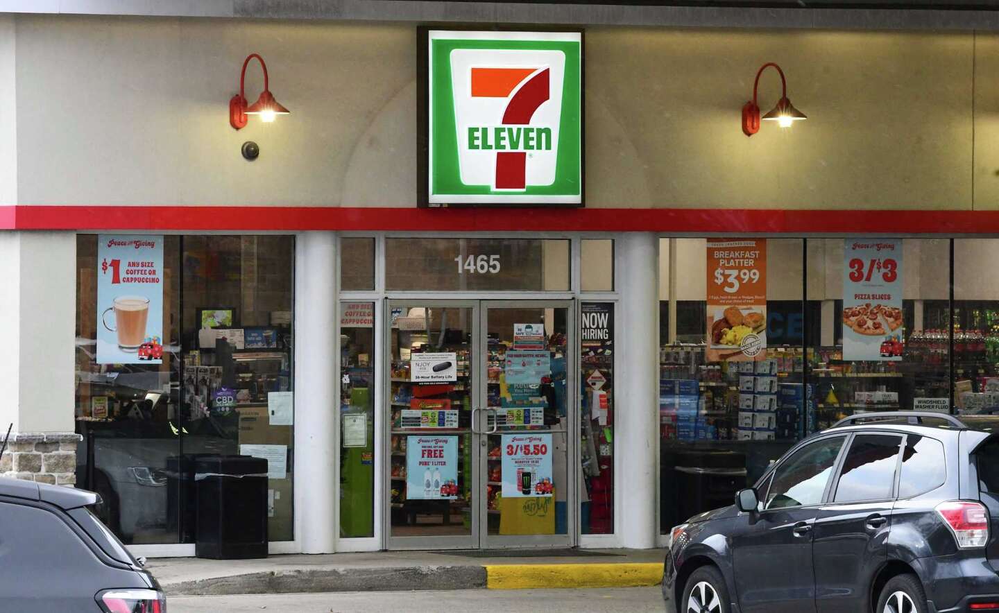 7-Eleven, which also owns Speedway, closing 645 stores