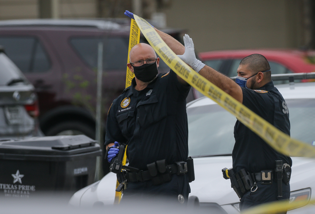 Couple killed in apparent murder-suicide in west Harris County home