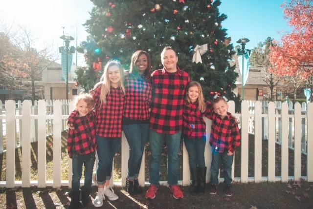 Mental health professionals discuss getting through the holidays during ...