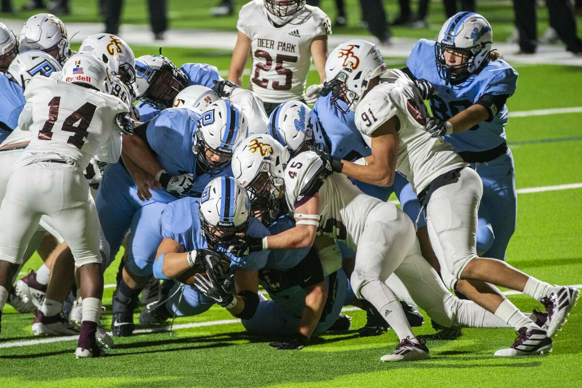 Paetow surges past Deer Park in season finale