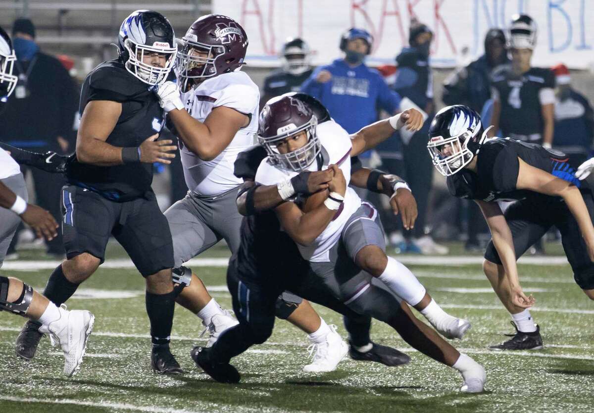 FOOTBALL: Hall leads Magnolia to first outright district title since 2016