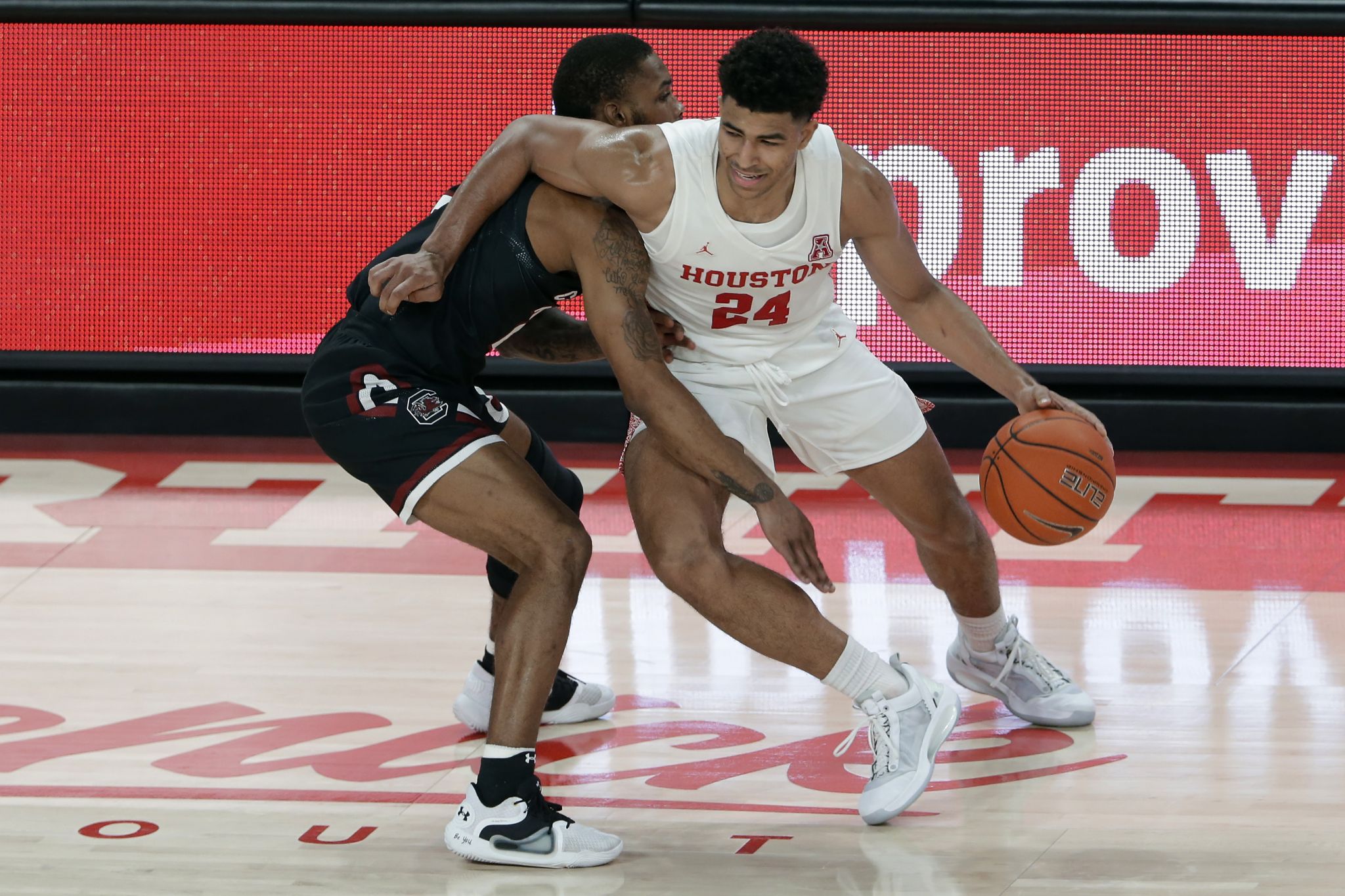 UH basketball reaches highest poll ranking in 36 years