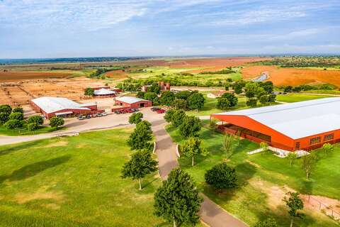 Where are the largest ranches in Texas?