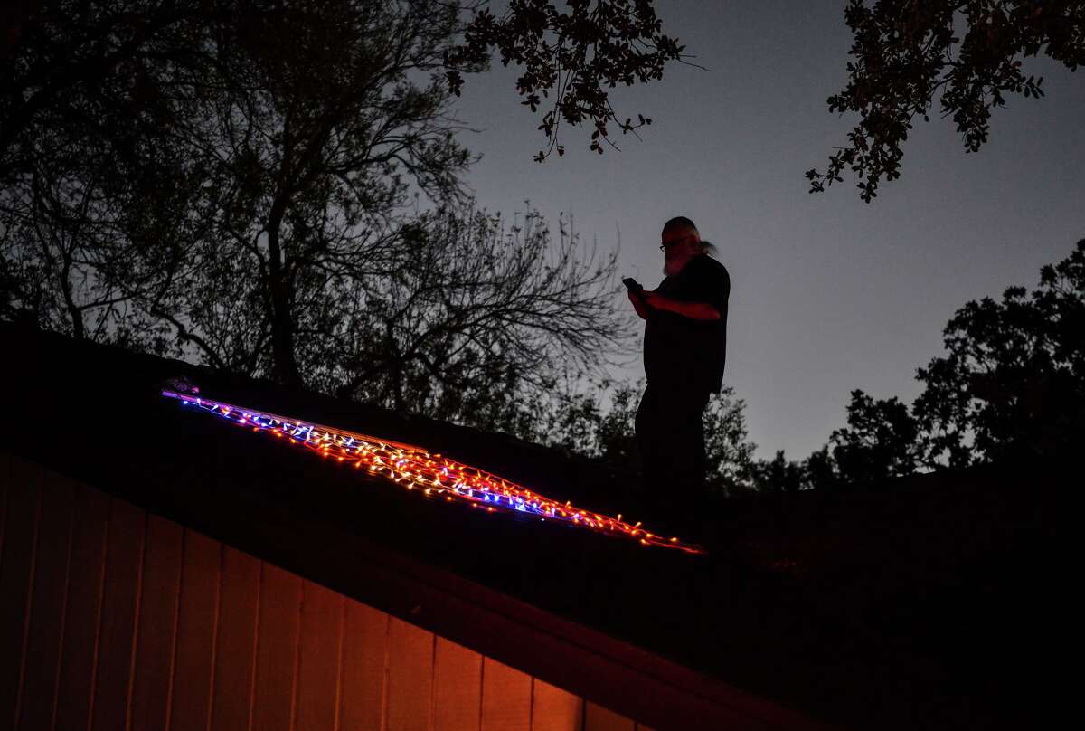 Holiday displays dazzle the eye and lift spirits as Windcrest Light Up ...