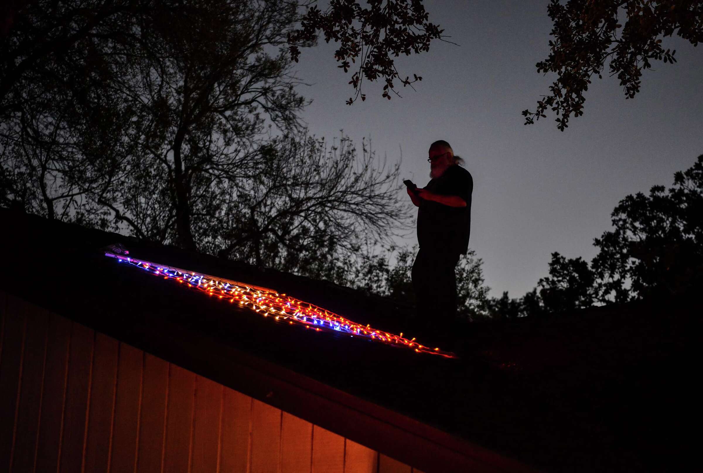 Holiday displays dazzle the eye and lift spirits as Windcrest Light Up ...