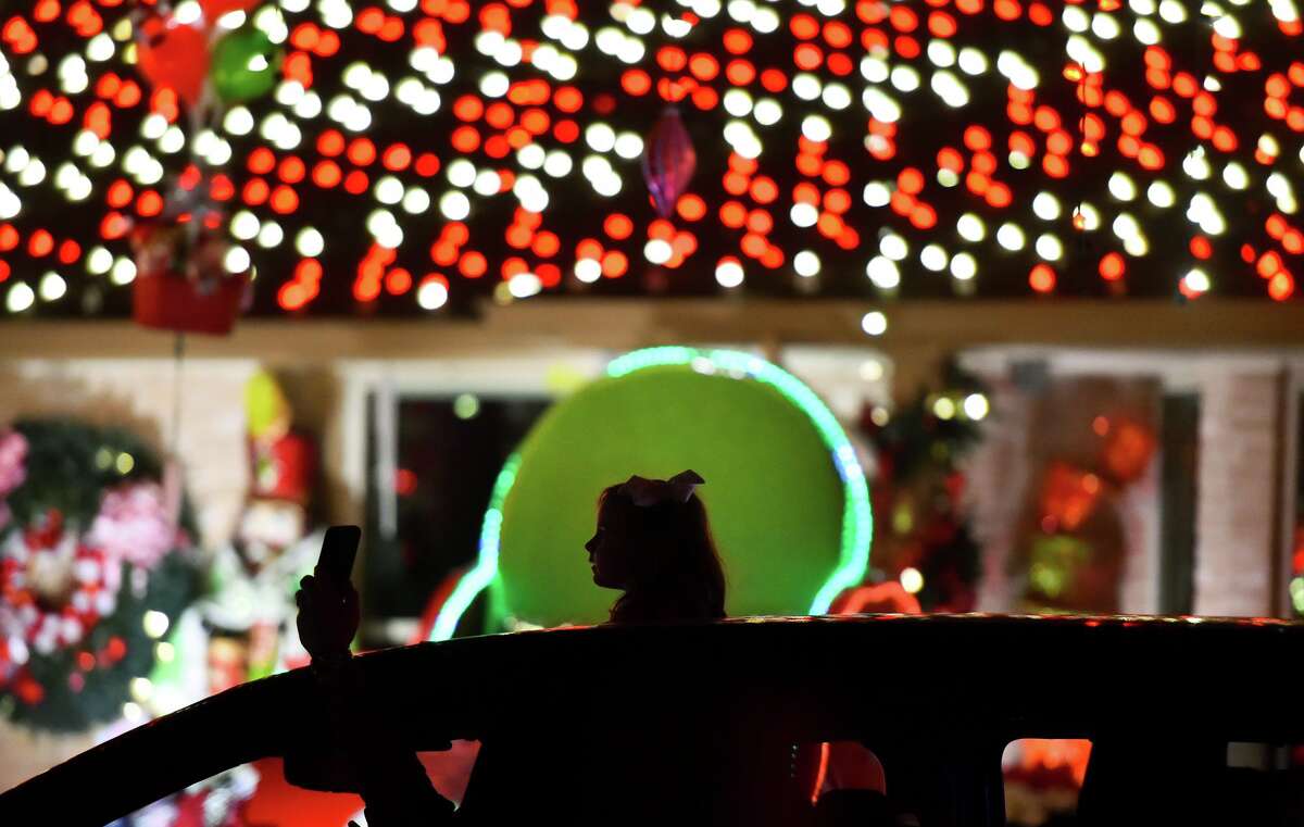 Holiday displays dazzle the eye and lift spirits as Windcrest Light Up ...