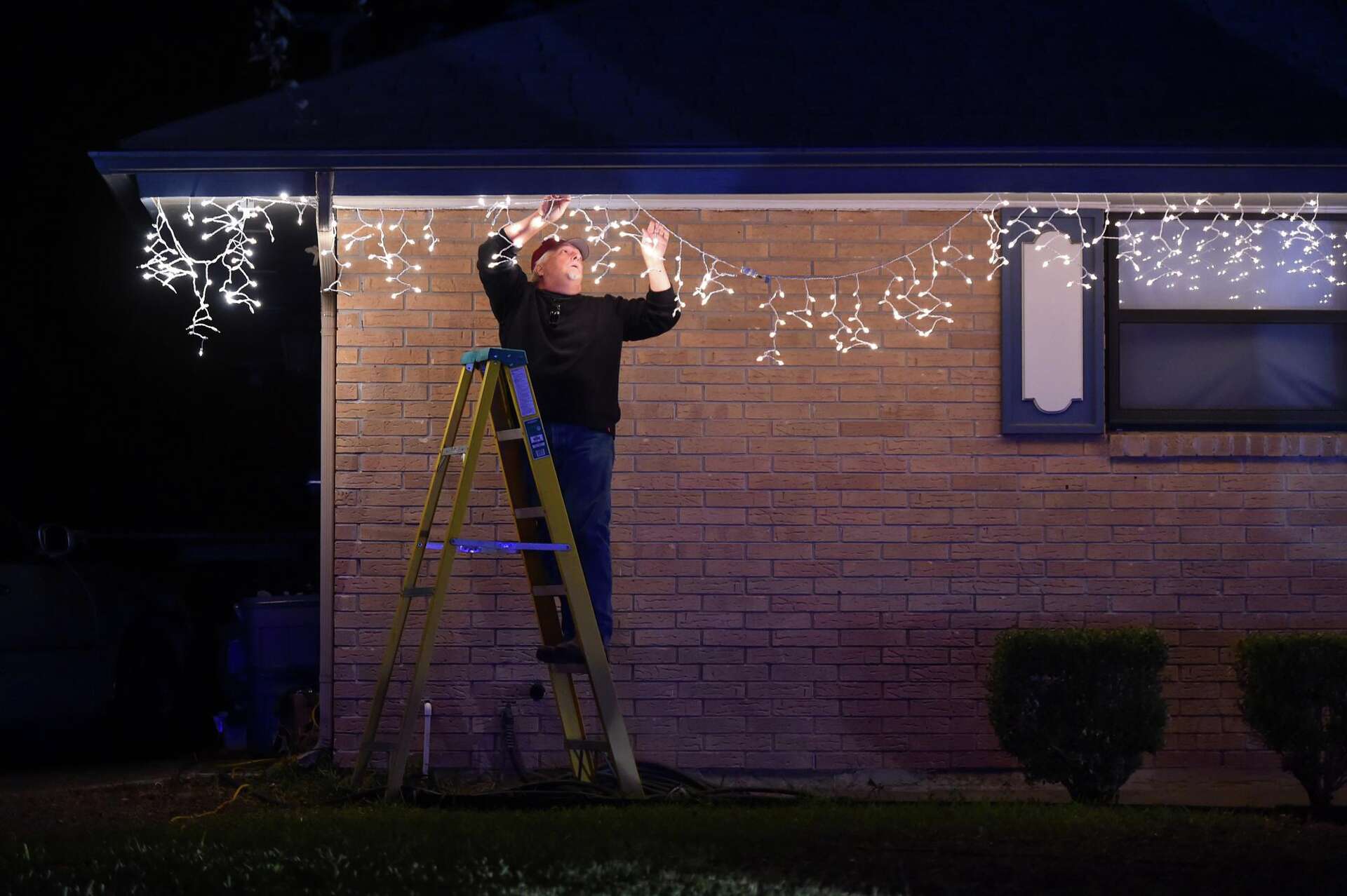 Holiday displays dazzle the eye and lift spirits as Windcrest Light Up ...