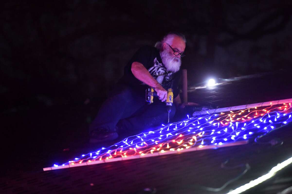 Holiday displays dazzle the eye and lift spirits as Windcrest Light Up ...