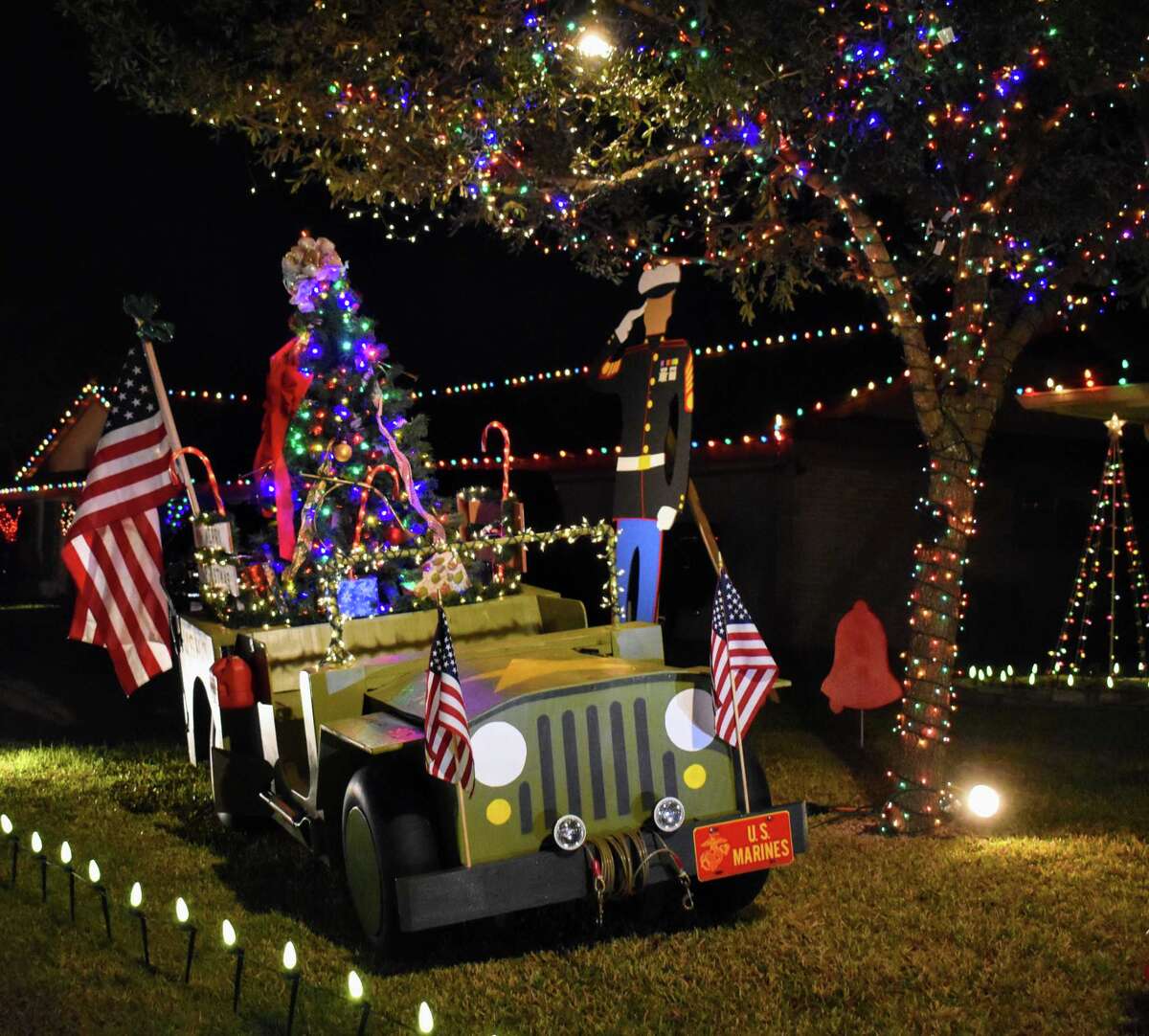 Holiday displays dazzle the eye and lift spirits as Windcrest Light Up ...