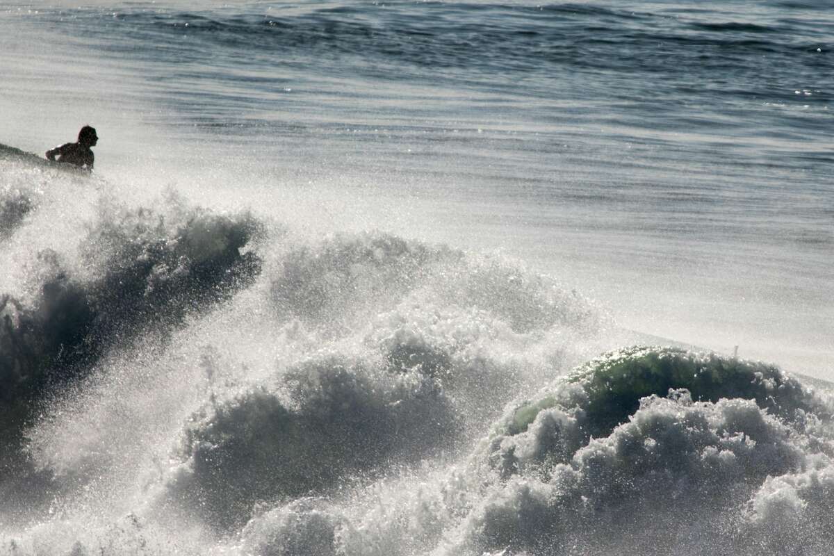 40-foot waves and 70-degree temps hit San Francisco Bay Area