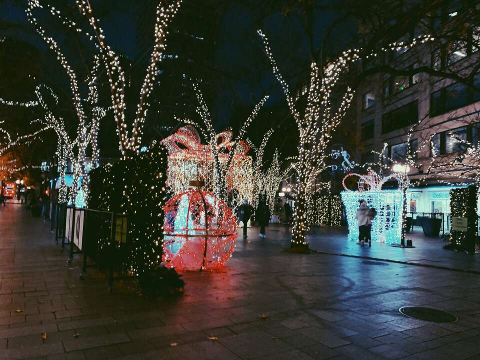 Your guide to the best holiday light displays around Seattle