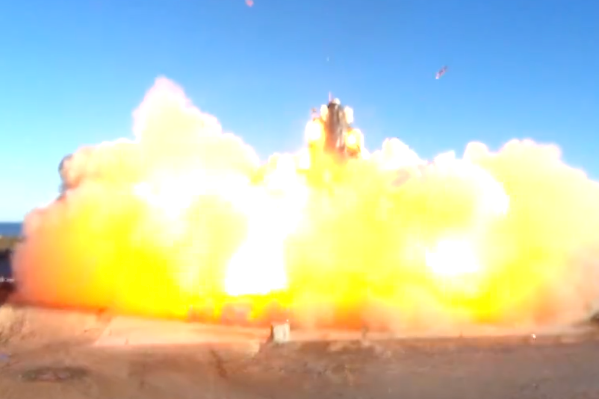 Video: This is how the prototype of the SpaceX spacecraft exploded on a ...