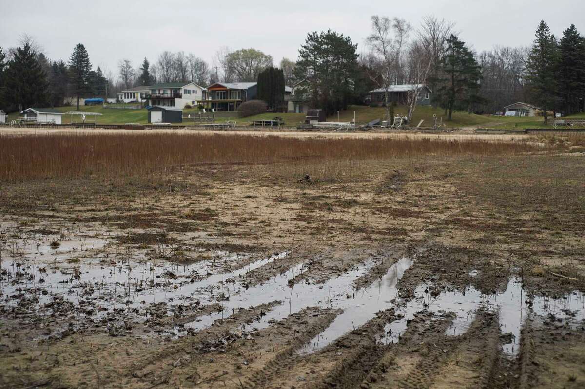Dry lakebeds pose grave risks to adventurous residents Dry lakebeds pose grave risks to adventurous residents