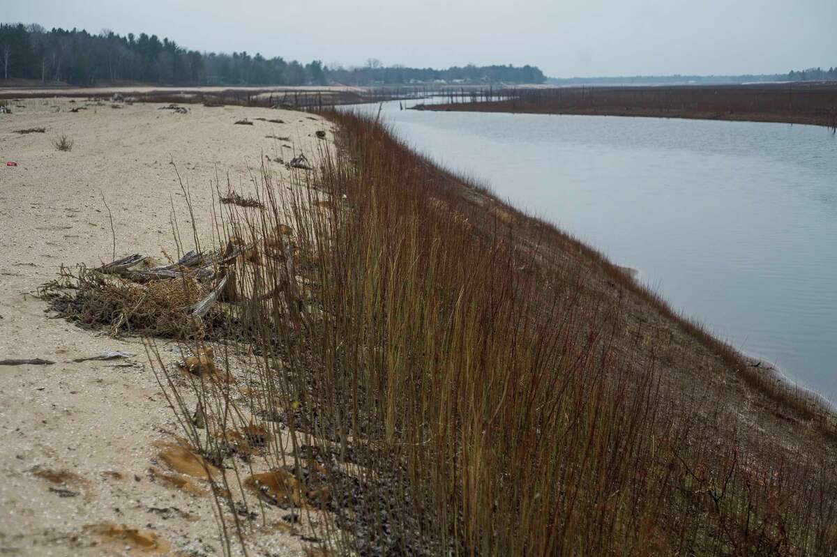 Dry lakebeds pose grave risks to adventurous residents Dry lakebeds pose grave risks to adventurous residents