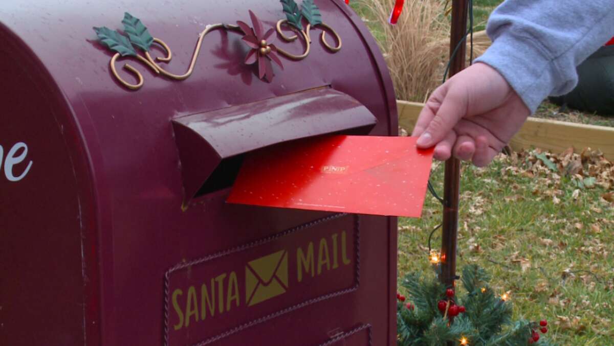 Couple helps Santa send hundreds of letters to children across the country