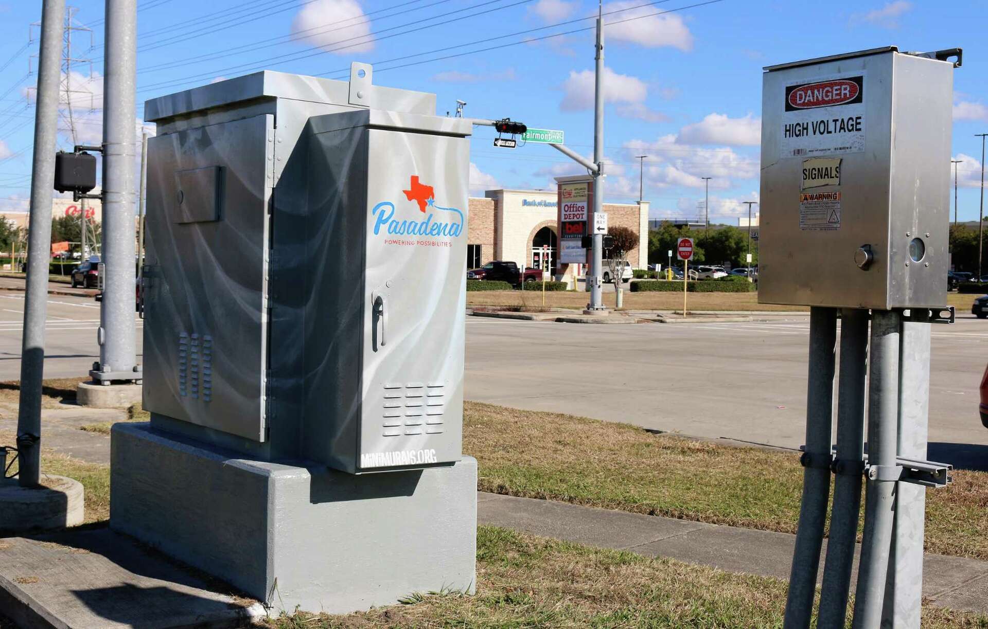 League City muralist’s works range from tiny to colossal