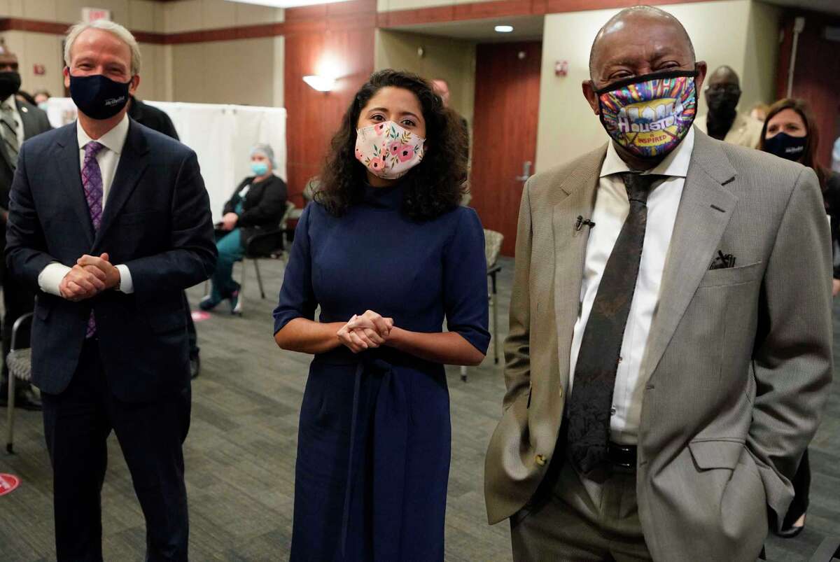 'Best gift of the year': Houston Methodist employees receive COVID ...