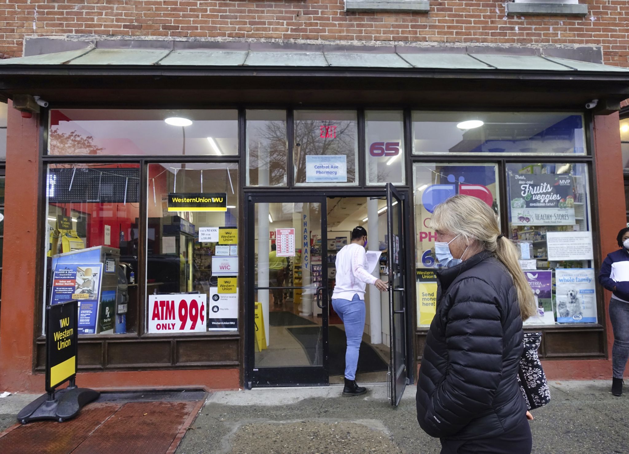 Independent pharmacies at forefront of expanding access to fast COVID tests