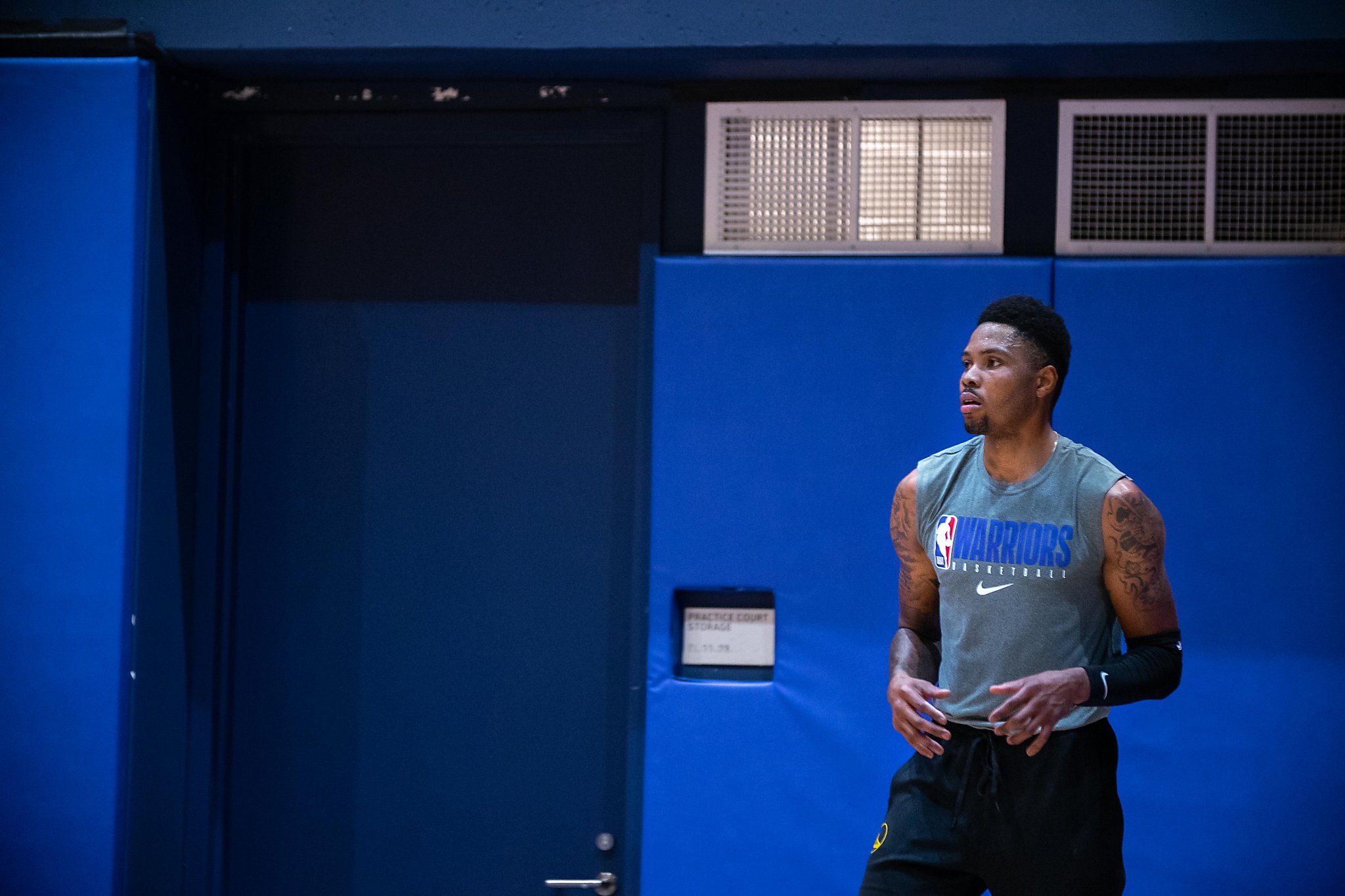 Kent Bazemore’s career was on life support a year ago. Now Warriors ...