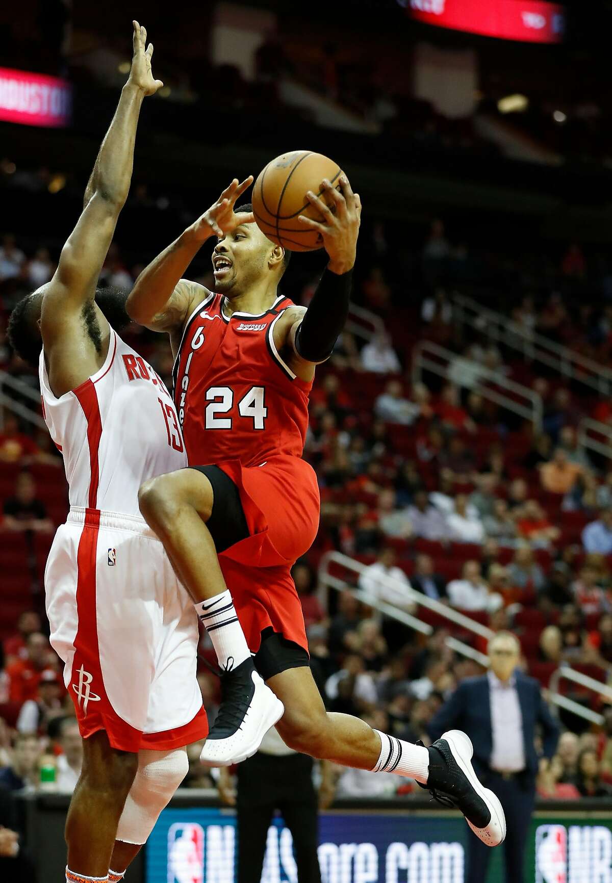 Kent Bazemore’s career was on life support a year ago. Now Warriors ...