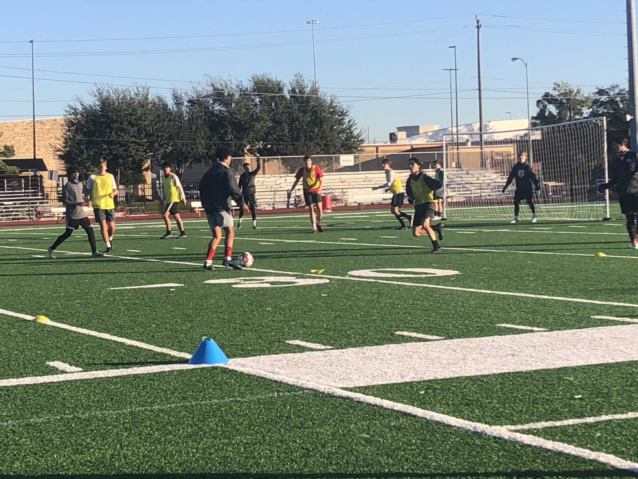 Boys soccer: Memorial hopes experienced roster gets them back to playoffs