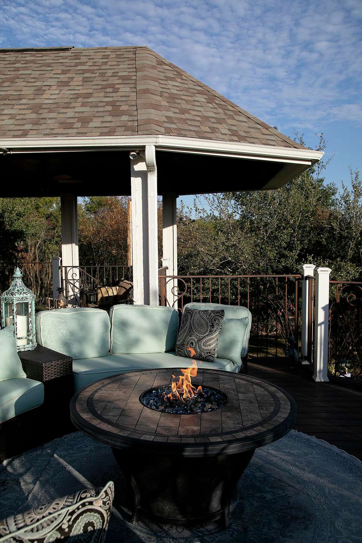 Helotes home gets resortlike backyard with year-long renovation adding ...