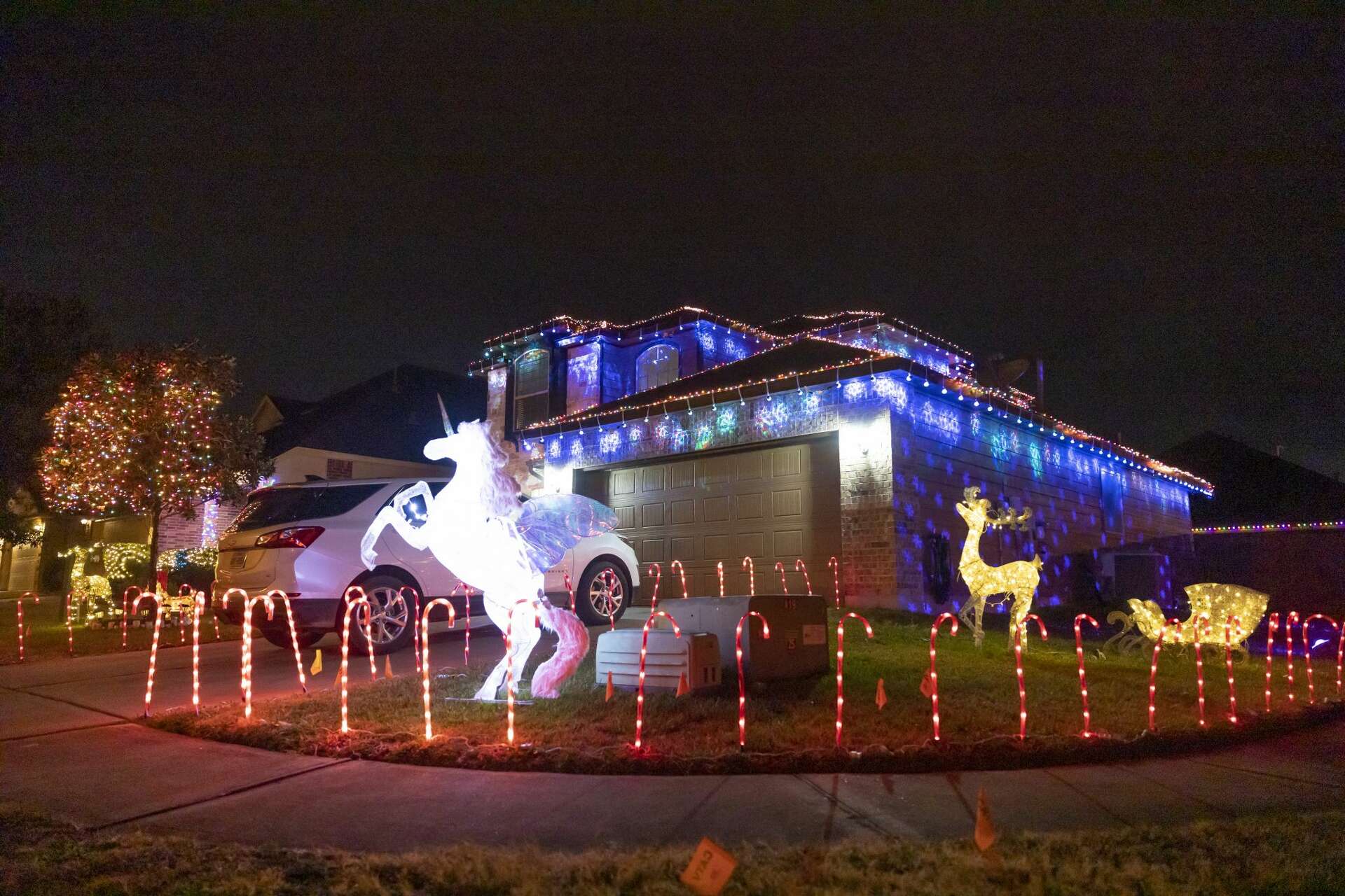 The best neighborhoods to look at Christmas lights in the Houston area