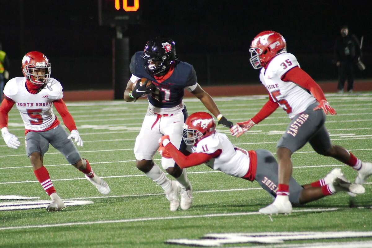 North Shore rolls past Dawson to advance in playoffs